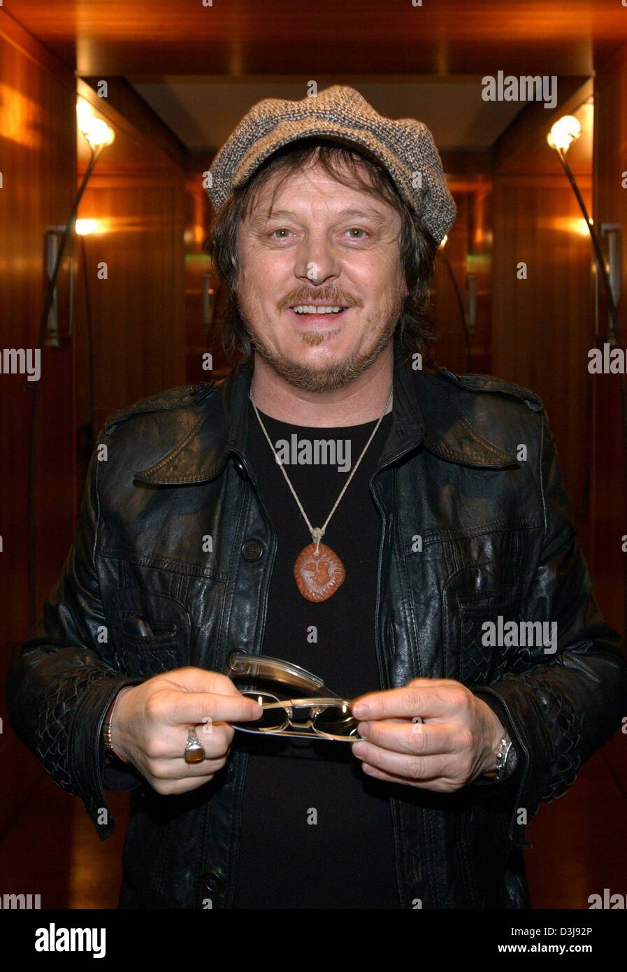 Italian singers song writer hi-res stock photography and images - Alamy