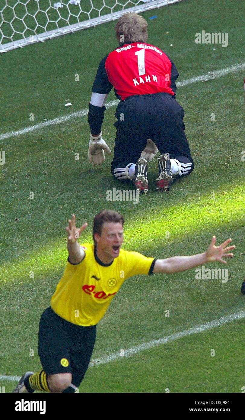 Sports spo soccer bundesliga gesture cheering goalkeeper kneeling ...