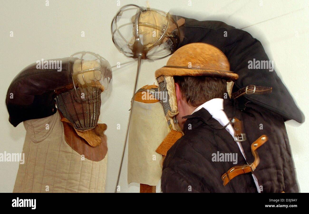 (dpa) - Two members of the student fraternity 'Alt-Germania' perform a ...