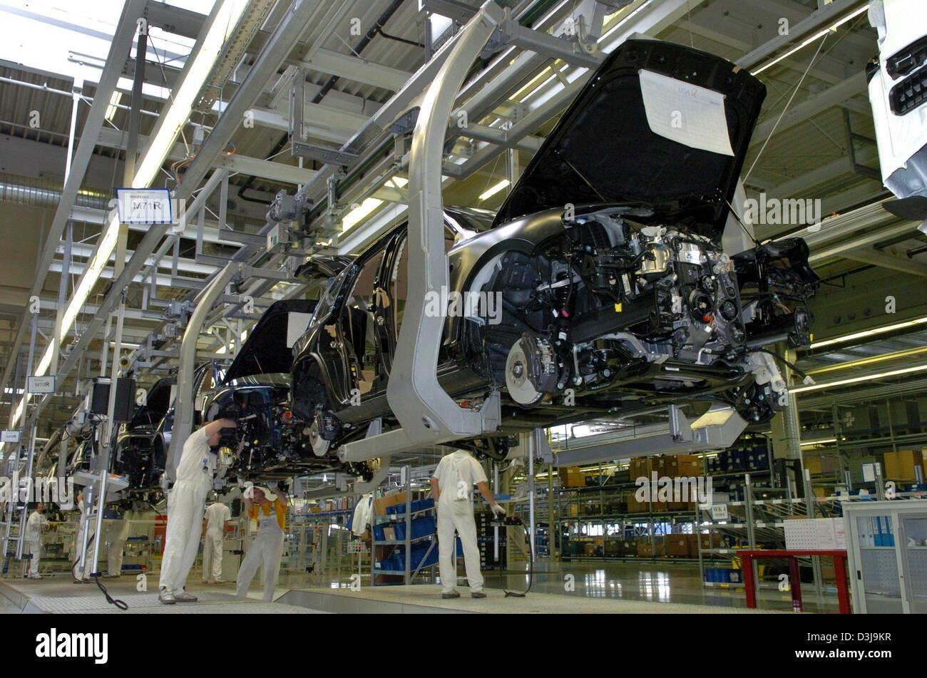 (dpa) - View of the assembly line of the Volkswagen (VW) Slovakia plant ...