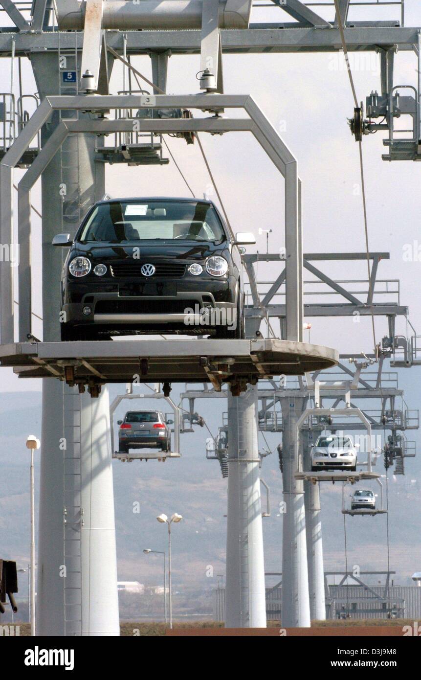 (dpa) - Volkswagen (VW) cars on cable railway platforms float over the ...