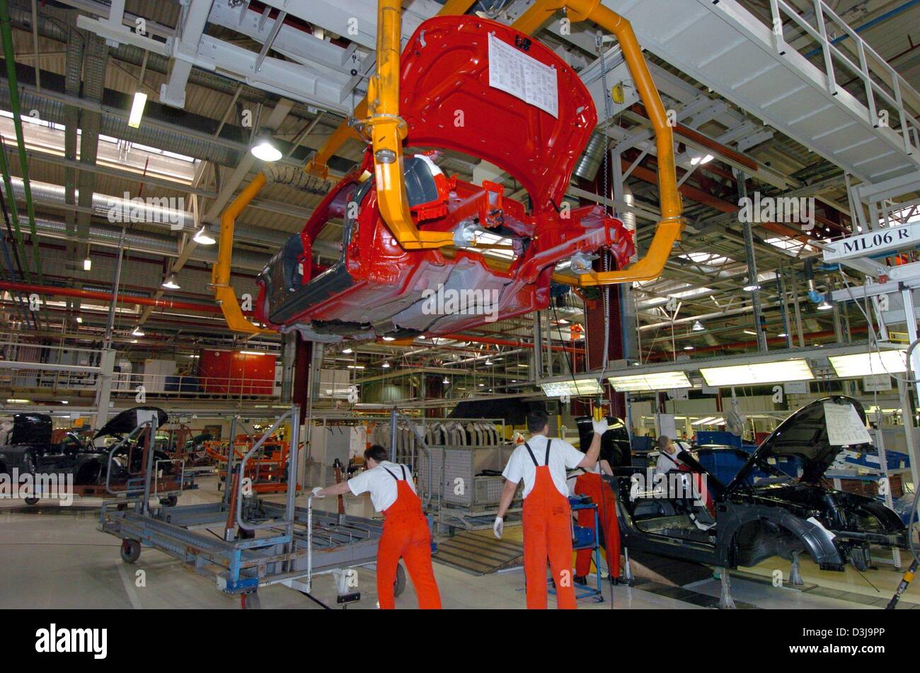 (dpa) - The assembly line in the Audi assembly plant in Gyoer, Hungary ...
