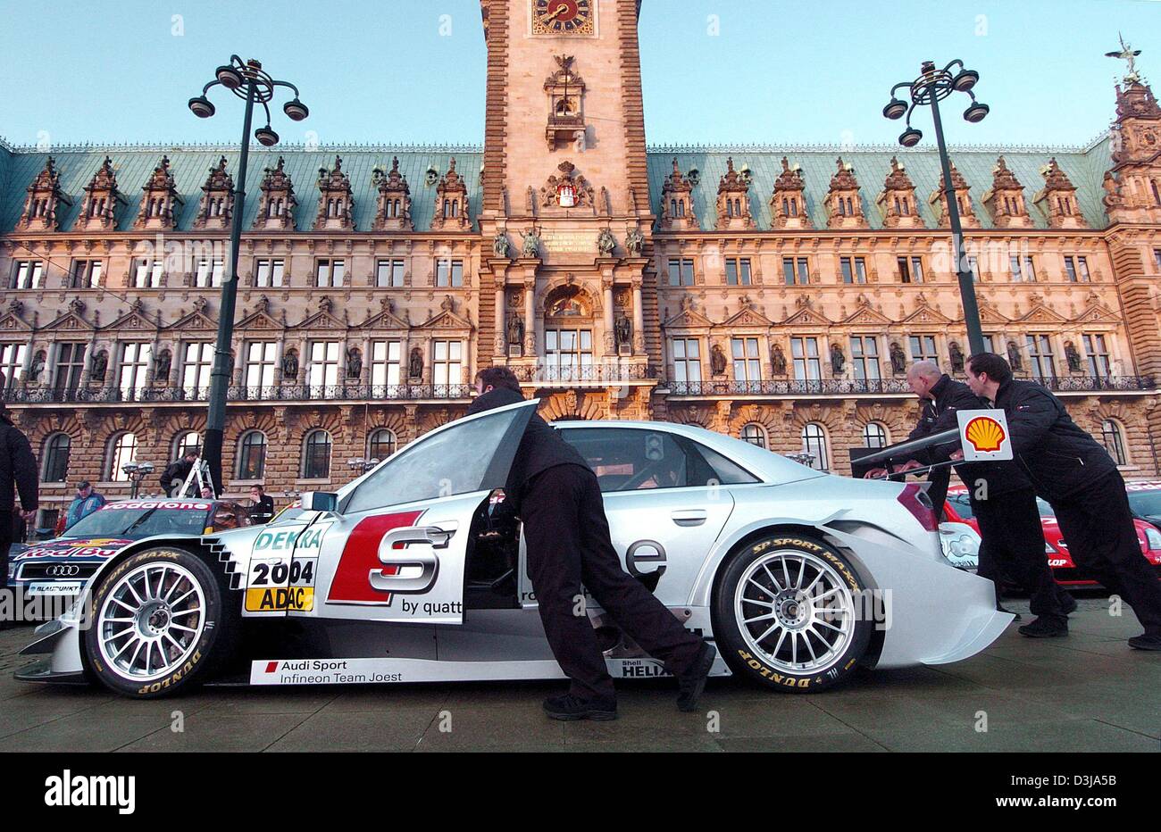 (dpa) Employees of the German Touring Car Championship (DTM) push a ...