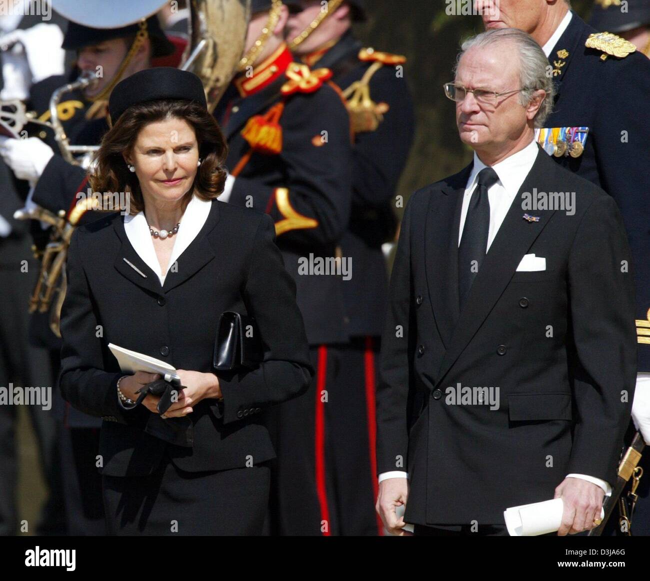 Queen silvia of sweden 2004 hi-res stock photography and images - Alamy