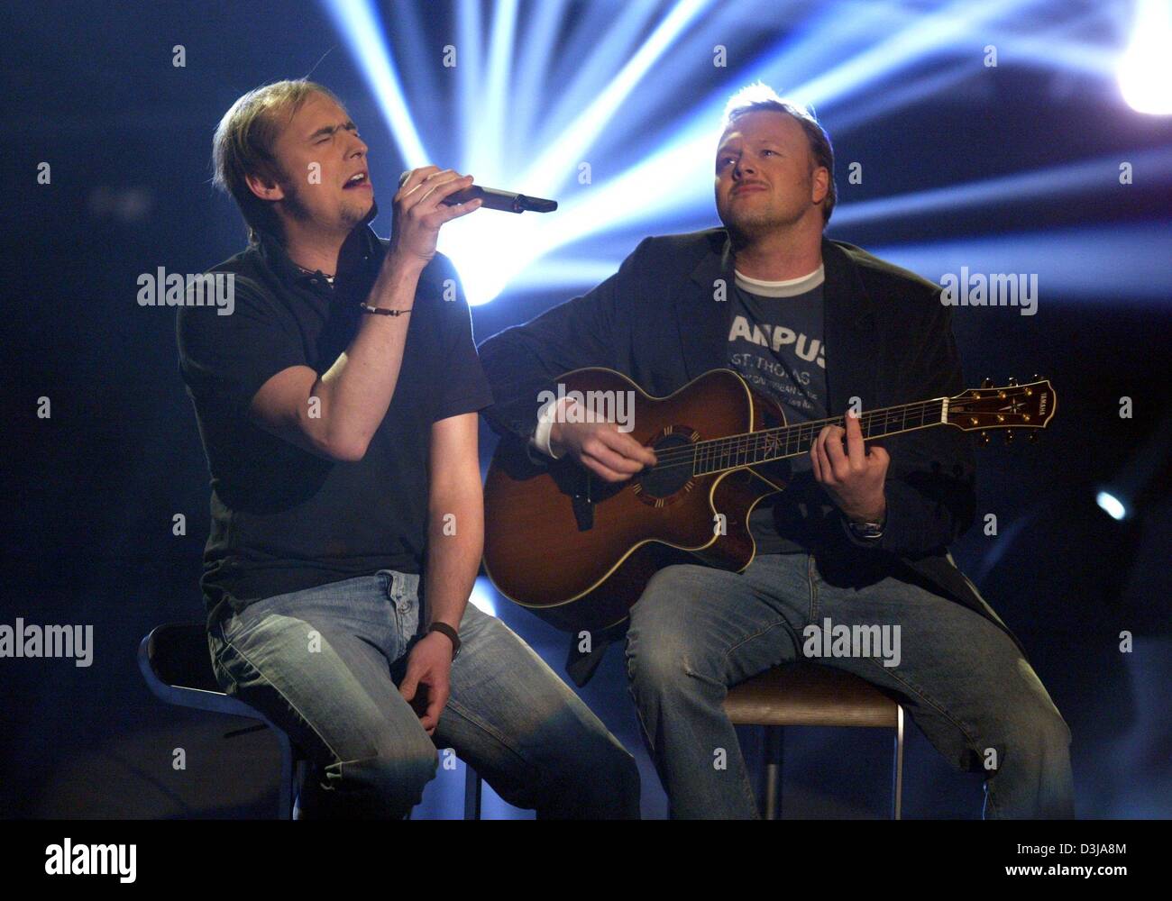 (dpa) German singer Max (left) and German entertainer Stefan Raab ...