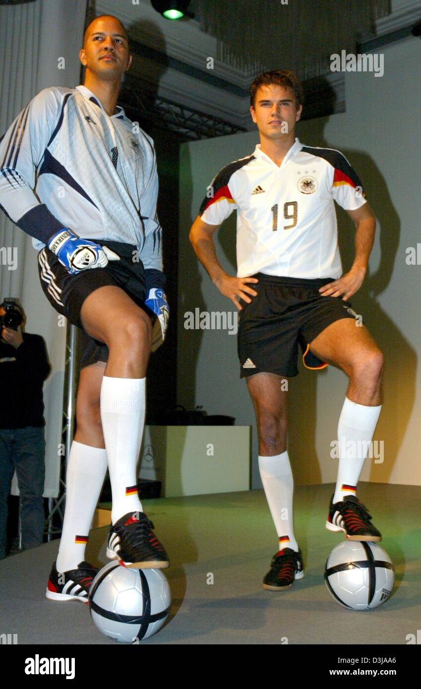 (dpa) Two models present the new football shirts of the German national ...