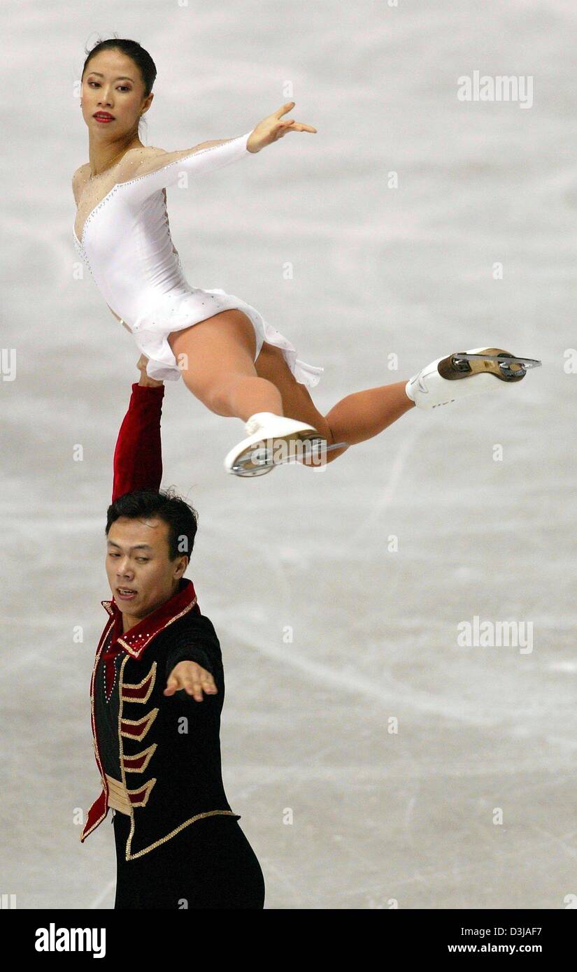 (dpa) Chinese pair Xue Shen and Hongbo Zhao perform during the pair's ...