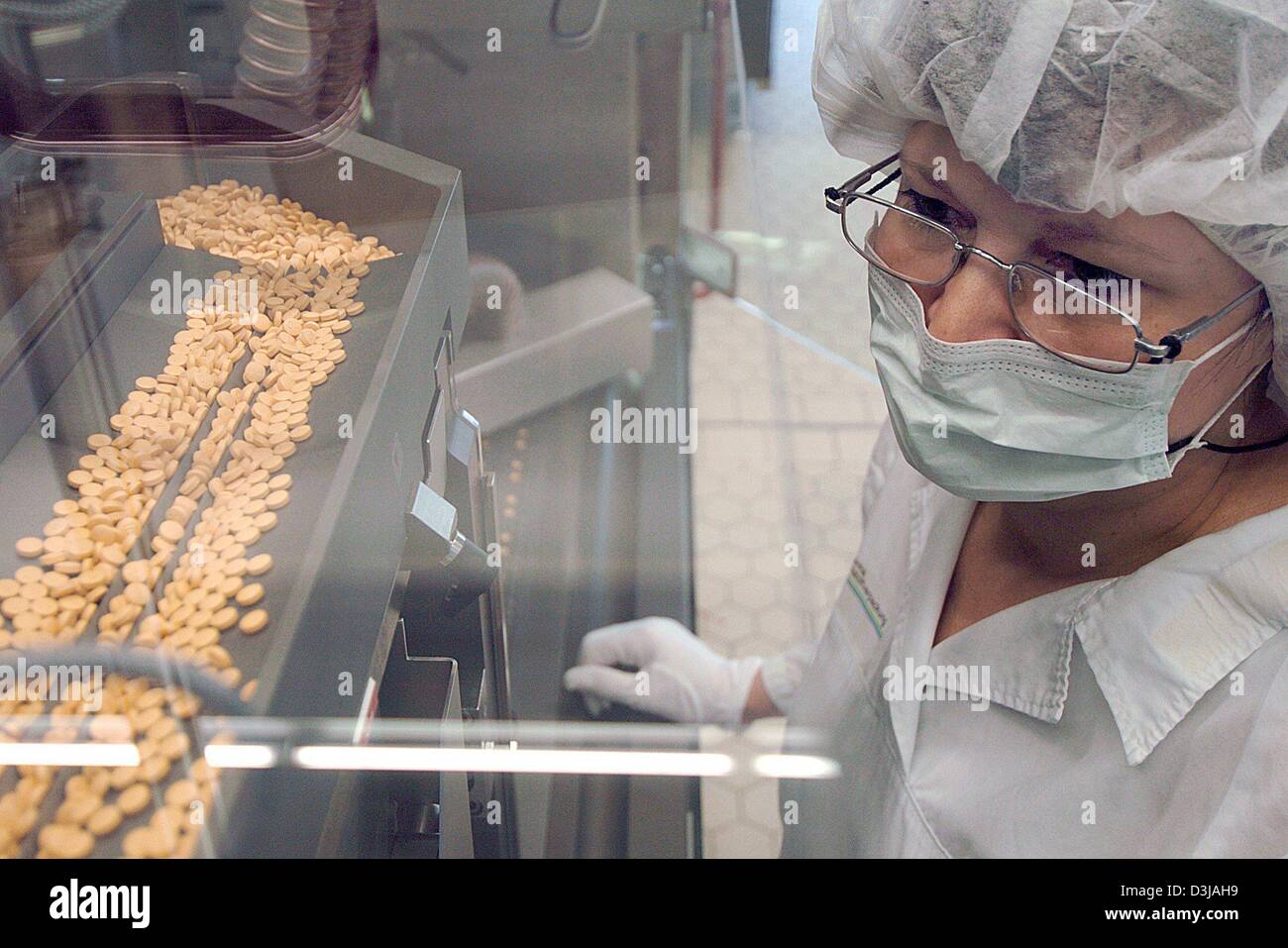 Bayer chemical factory leverkusen hi-res stock photography and images ...