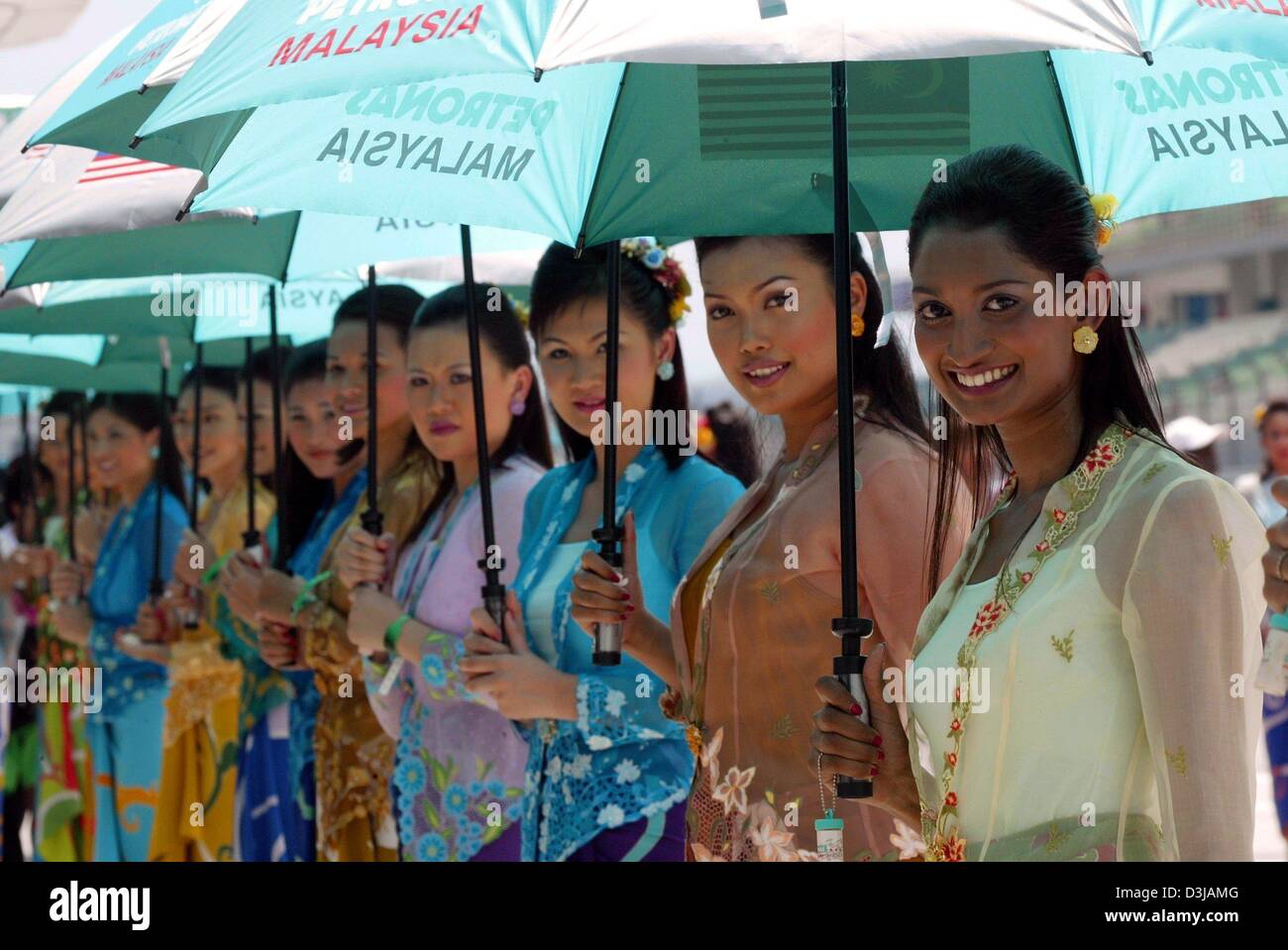 Girls lined up at the start hi-res stock photography and images - Alamy