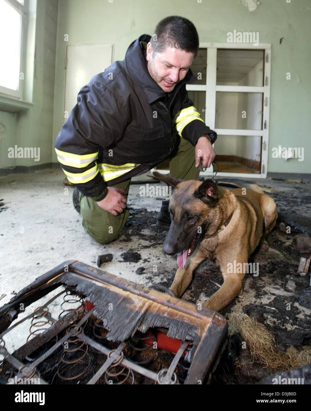 Electrical engineering military hi-res stock photography and images - Alamy