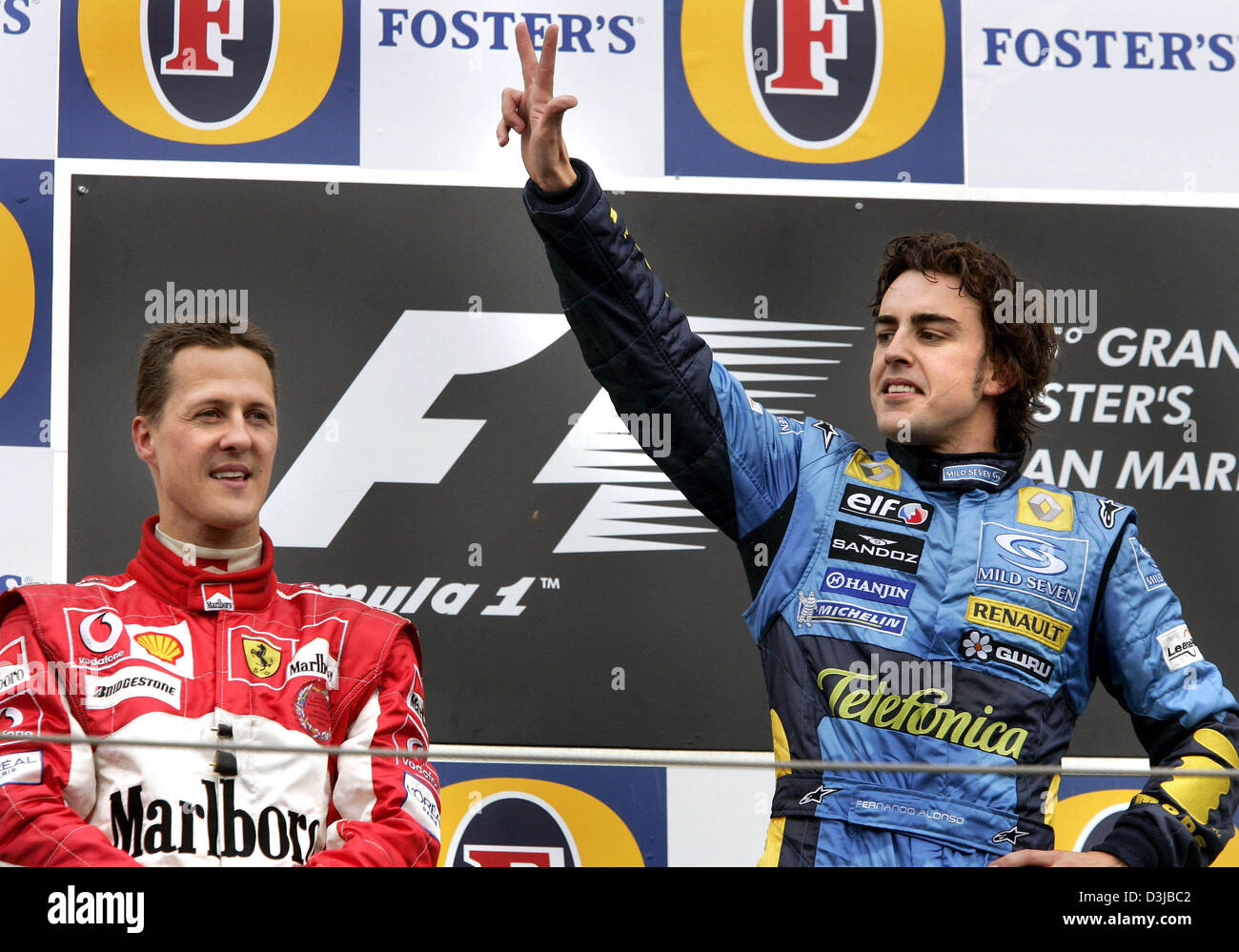 (dpa) - Spanish Formula One driver Fernando Alonso (R) of Renault and ...