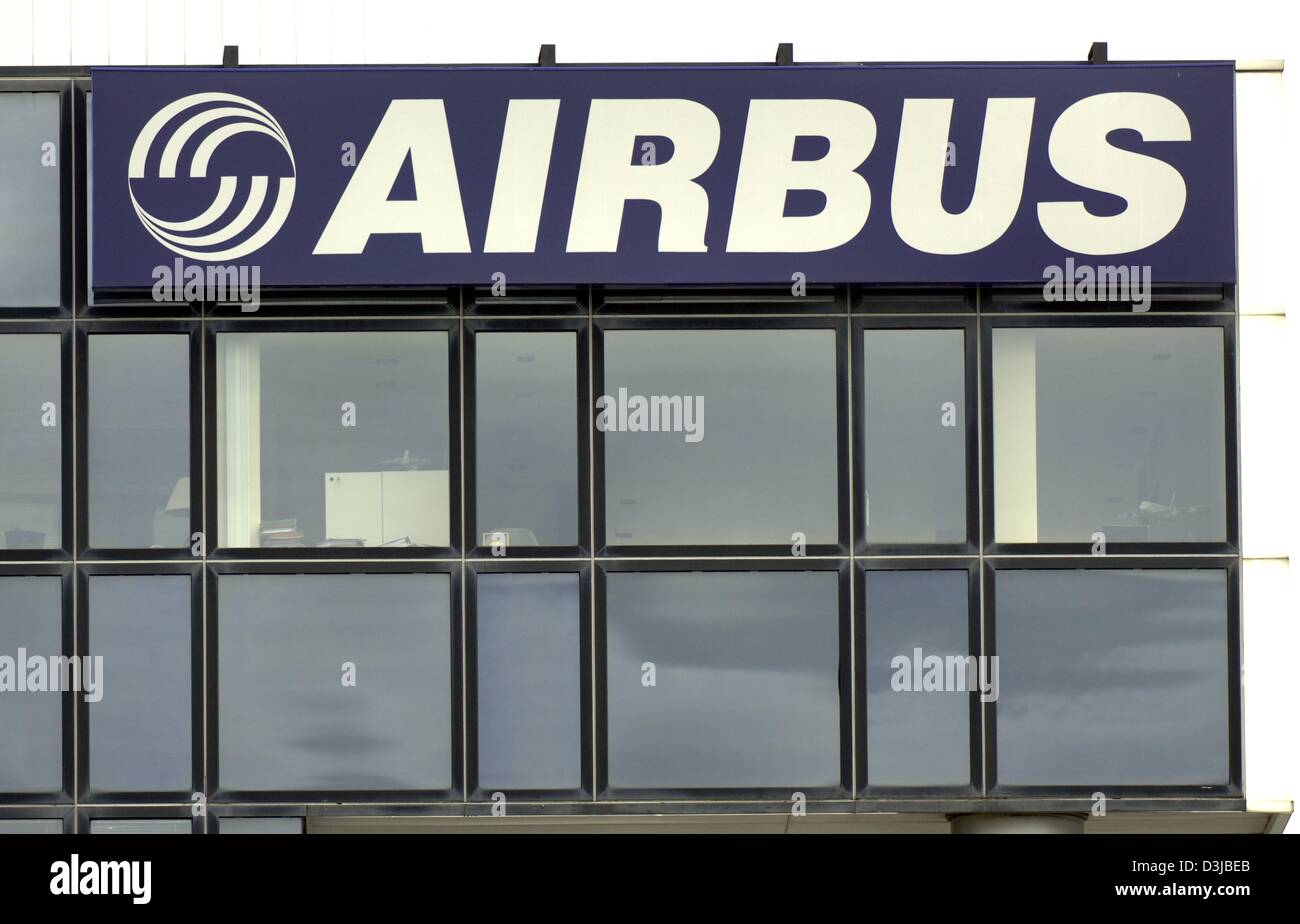 Airbus logo hi-res stock photography and images - Alamy