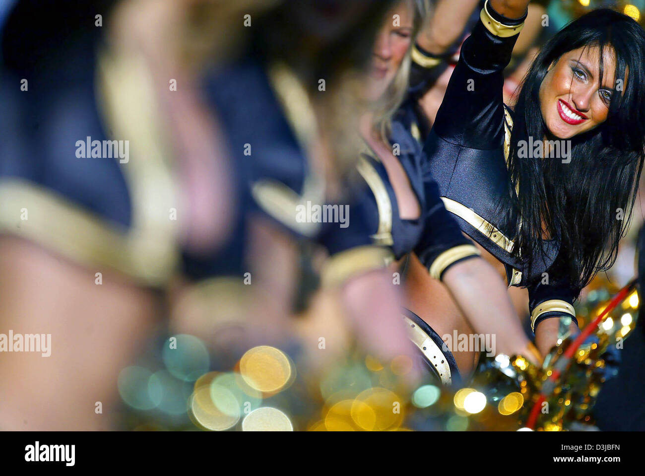 (dpa) - A cheerleader of Berlin Thunder stands in a row with other ...