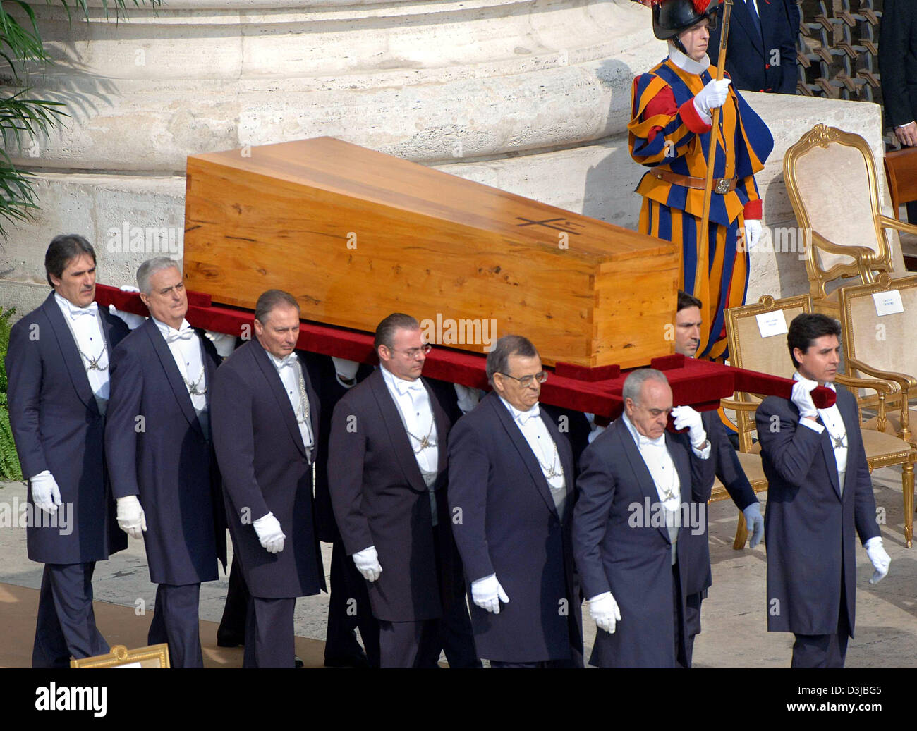 Coffin pope john paul ii hi-res stock photography and images - Alamy