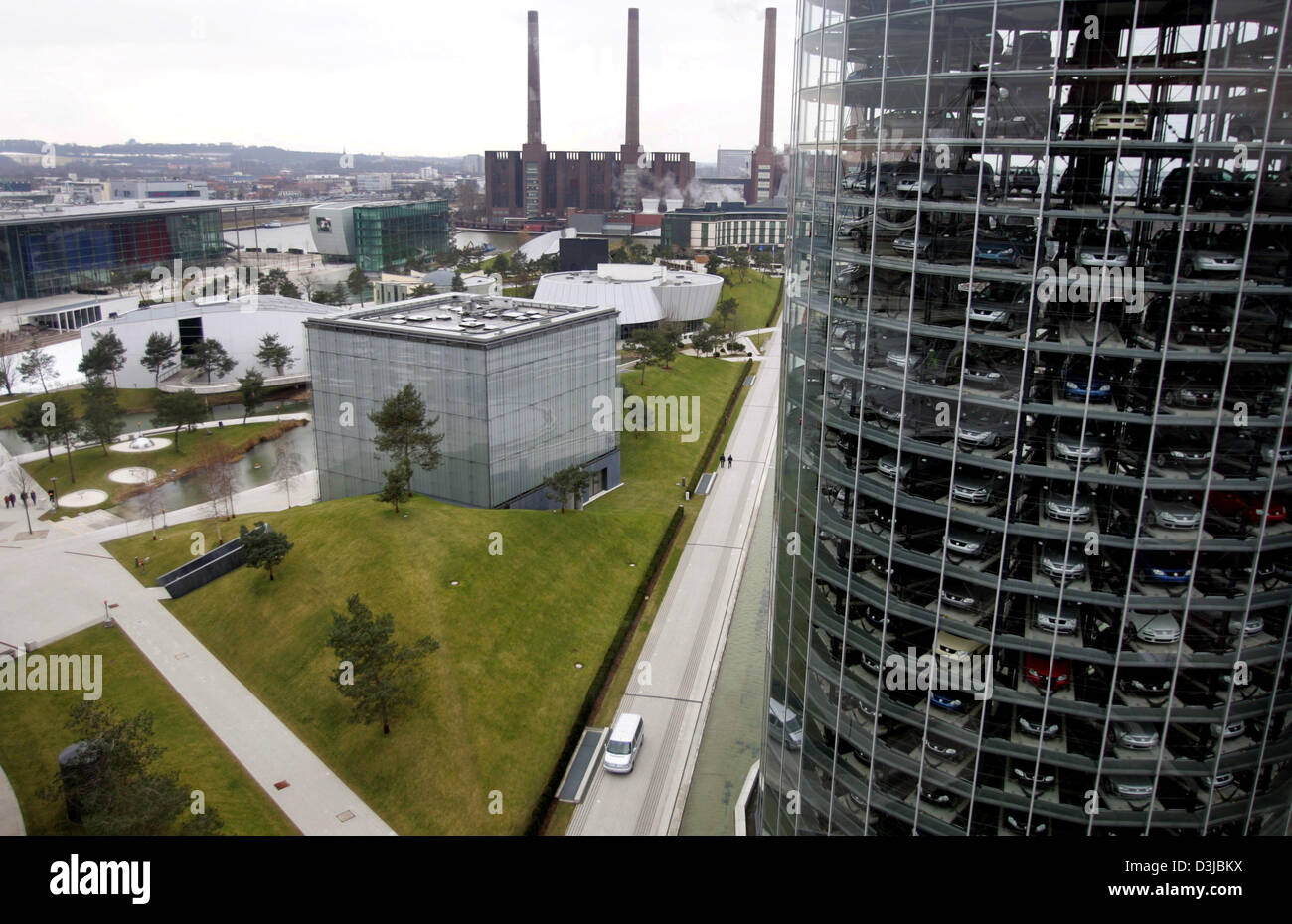(dpa) - A view at the depository towers at the VW assembly plant in ...