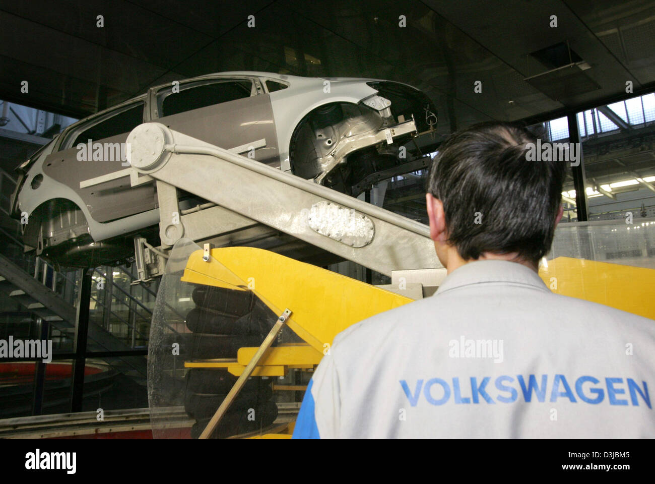 Car assembly line painting hi-res stock photography and images - Alamy