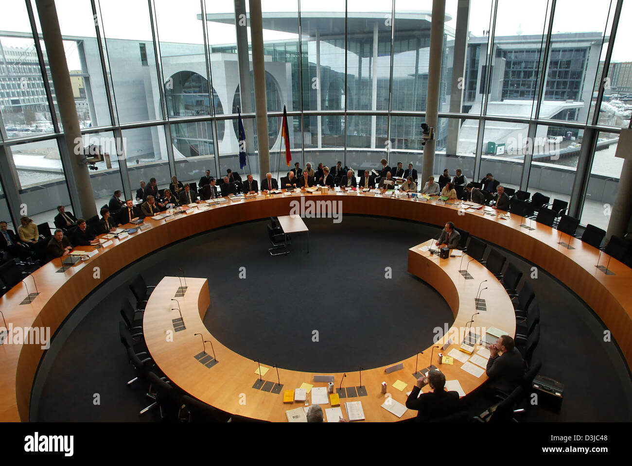 (dpa) - The inquiry commission for the clarification of plentiful visa ...