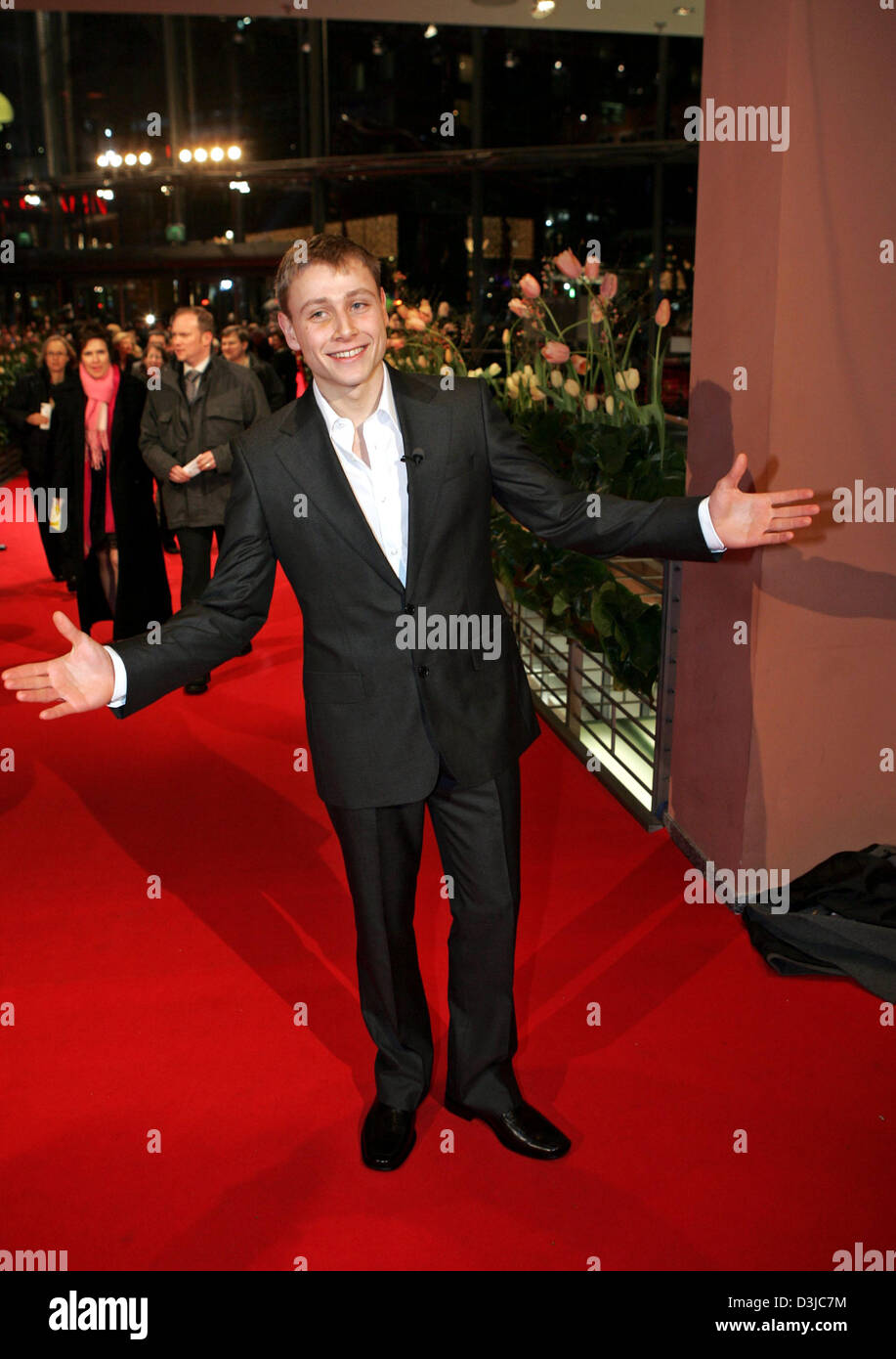 (dpa) - German actor Max Riemelt, who received the 'Shooting Star ...