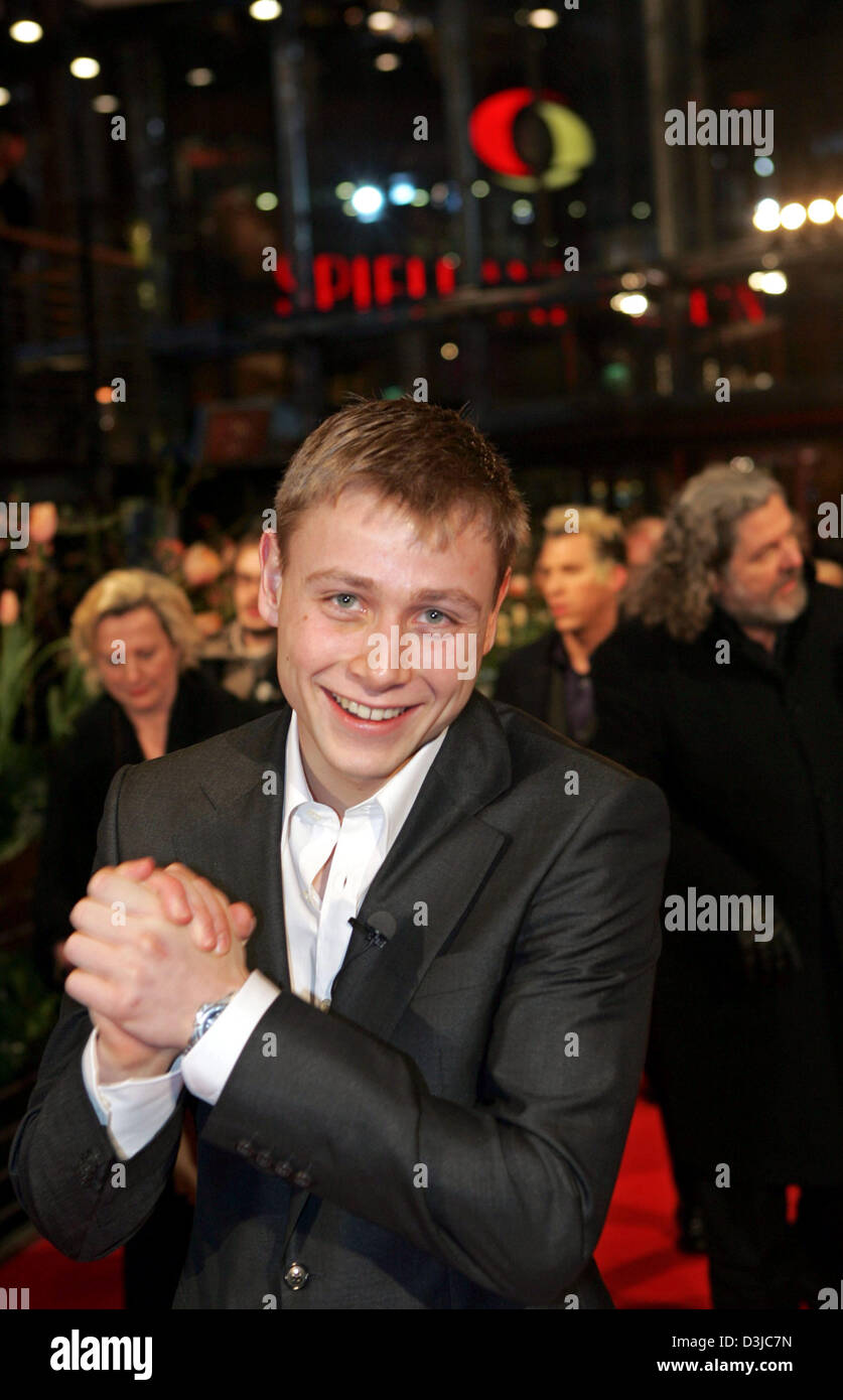 (dpa) - German actor Max Riemelt, who received the 'Shooting Star ...