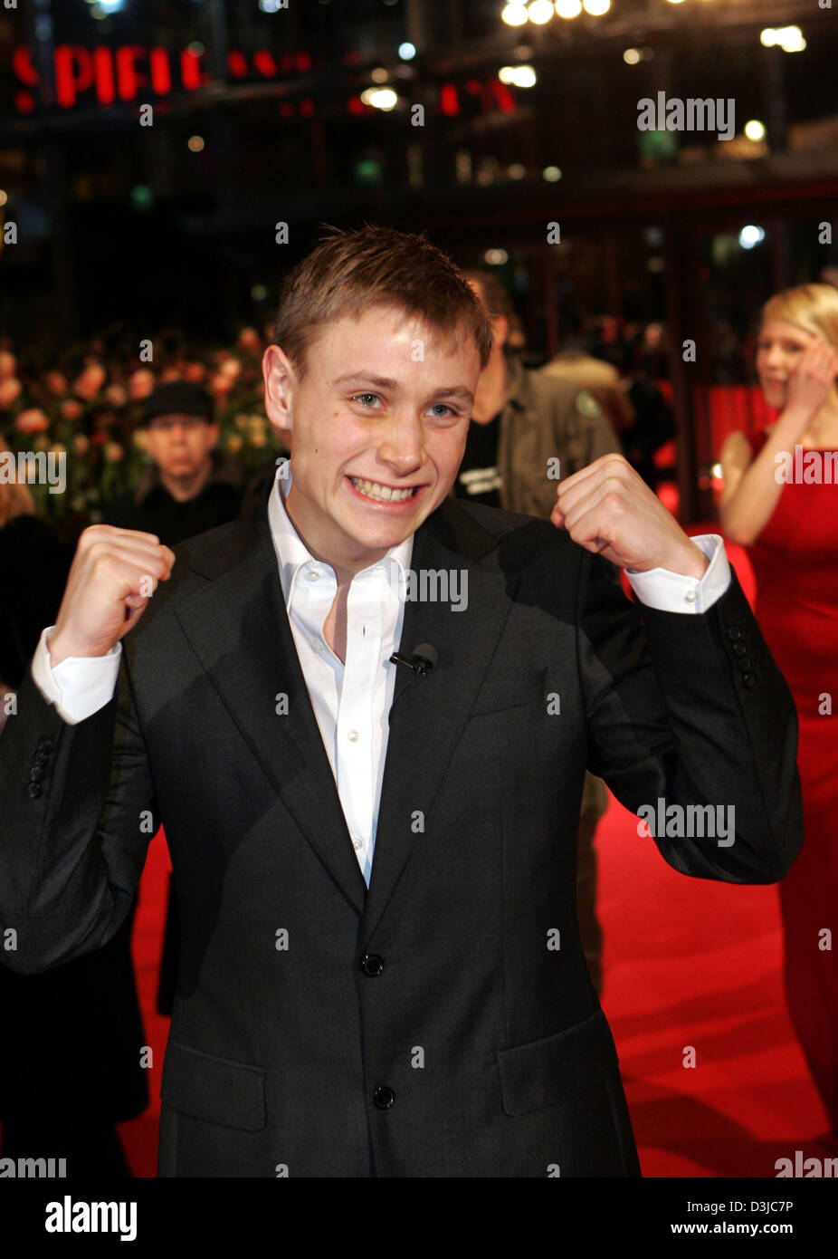 (dpa) - German actor Max Riemelt, who received the 'Shooting Star ...