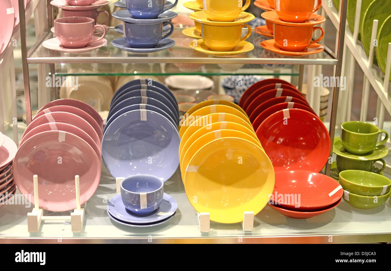 big pile of plates and cups Stock Photo - Alamy