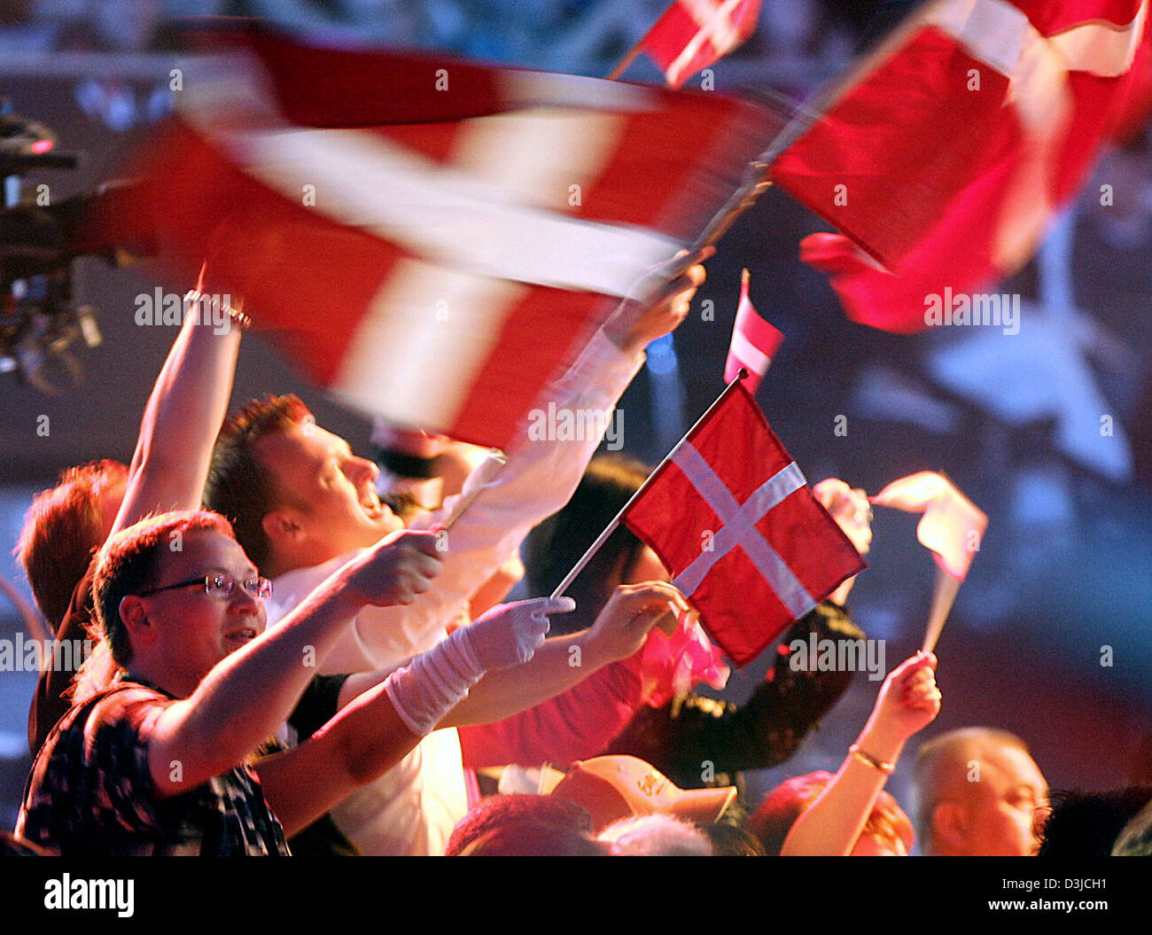 (dpa) - Danish fans wave flags during the Eurovision Song Contest ...