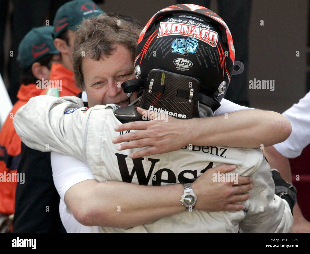 (dpa) - Mercedes Motorsport director German Nobert Haug (L ...