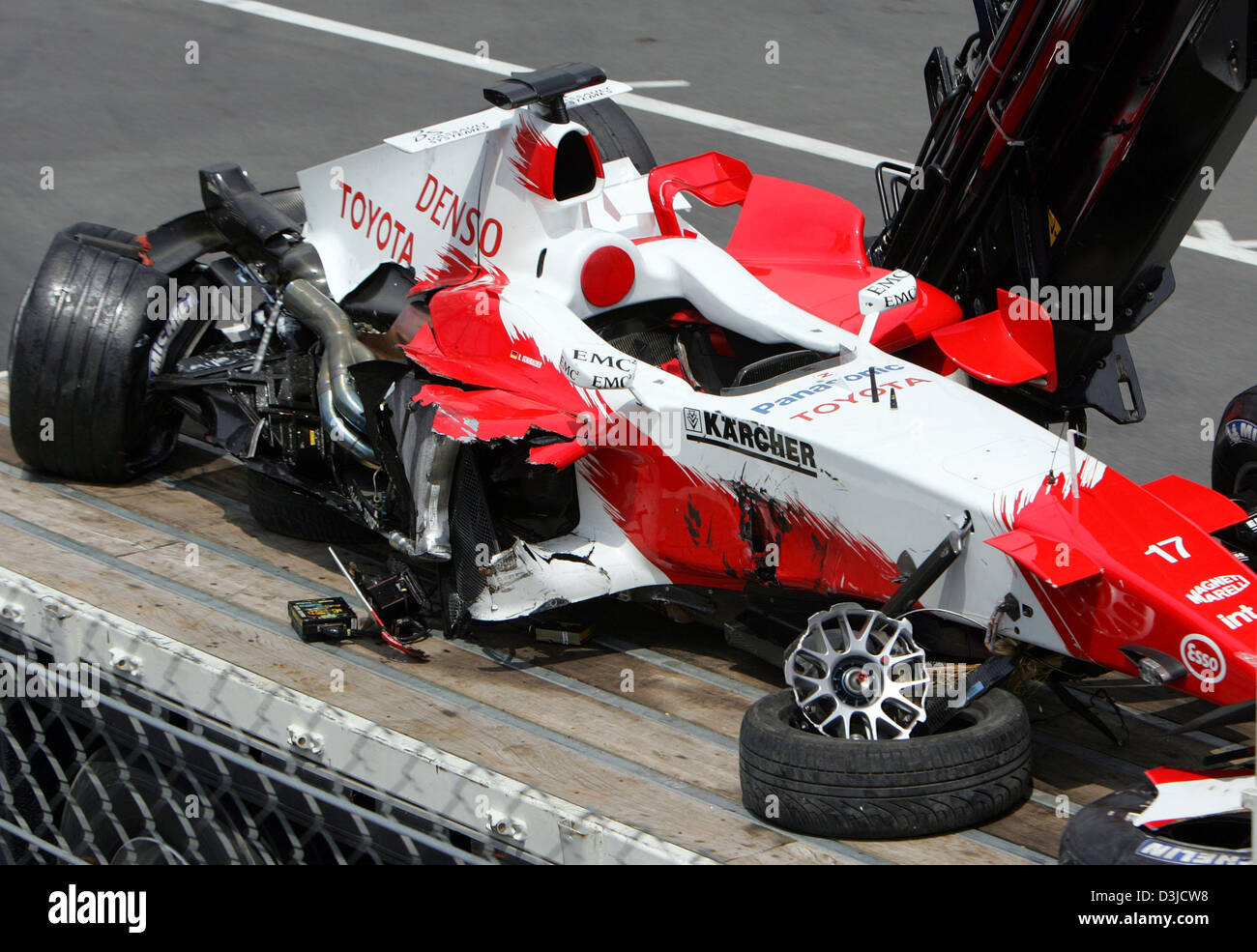 (dpa) - The picture shows the destroyed racecar of German Formula One ...