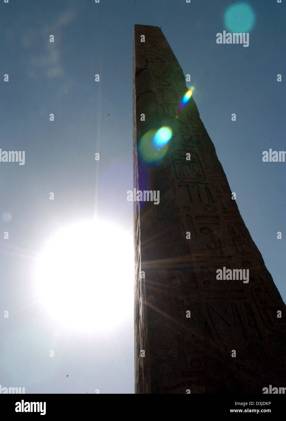 Silver monuments hi-res stock photography and images - Alamy
