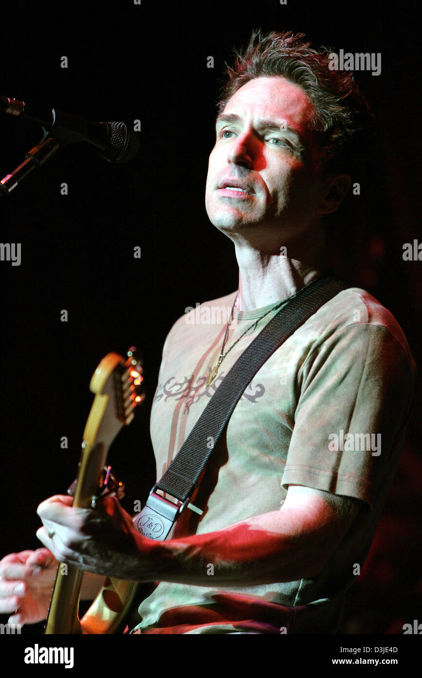 (dpa) - US singer Richard Marx performs during a concert in Dresden ...
