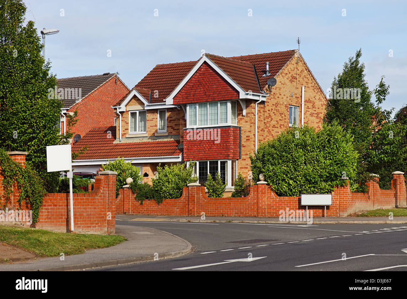 Typical english house Stock Photo - Alamy