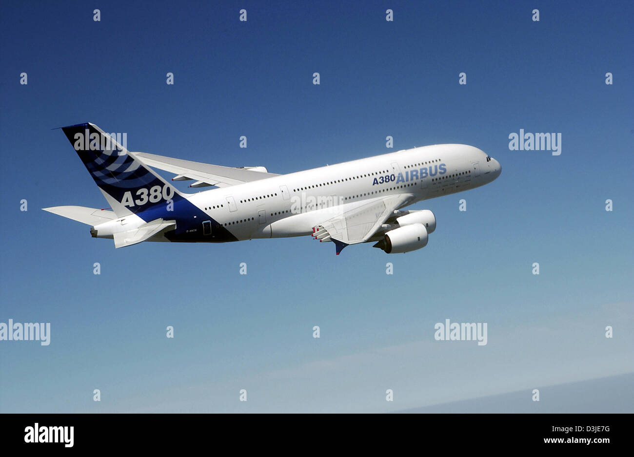 (dpa) - The prototype of the new Airbus A380 perfomrs its first test ...