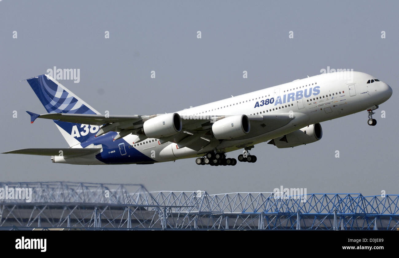 Airbus a380 flight test aircraft hi-res stock photography and images ...