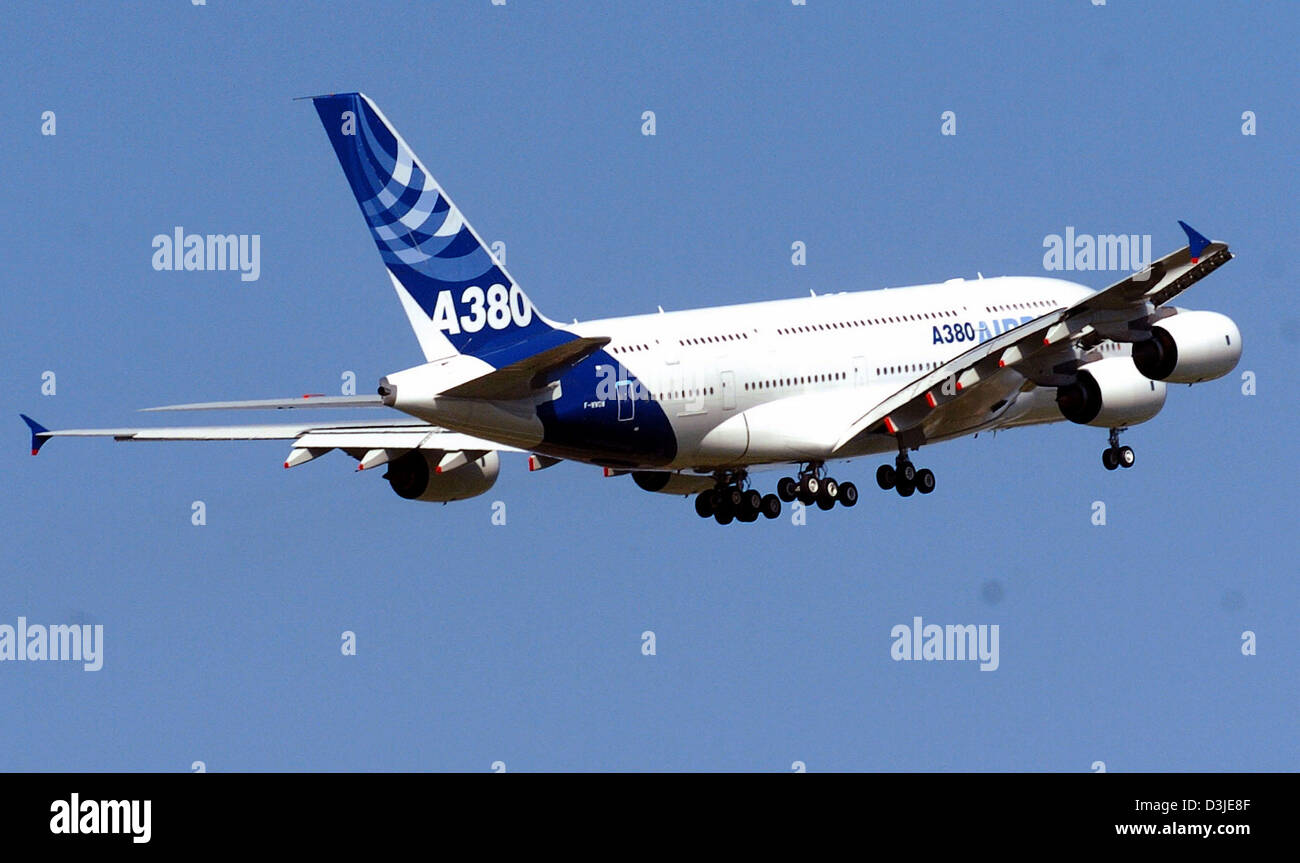 (dpa) - Applauded by thousands of onlookers a prototype of the Airbus ...
