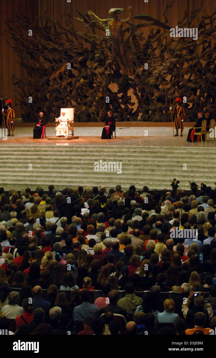 (dpa) - Pope Benedict XVI (back, 3rd from L) pictured during an ...