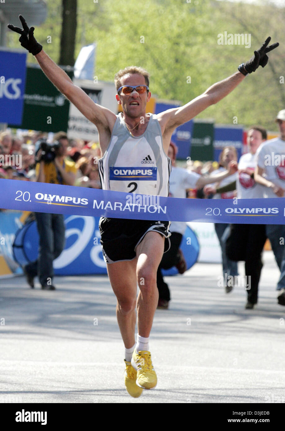 (dpa) - Spanish athelete Julio Rey cheers as he crosses the finishing ...