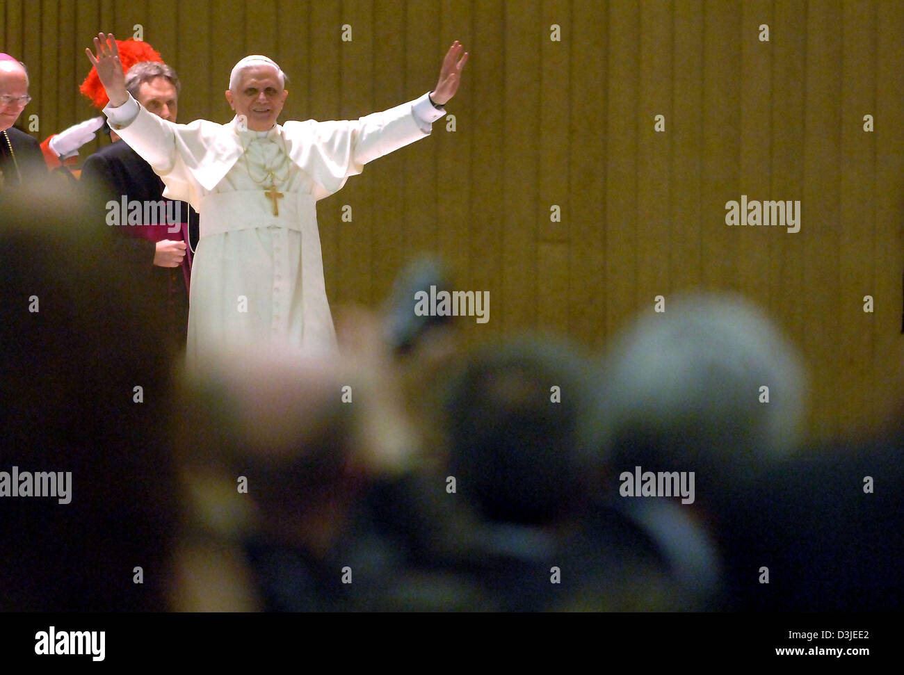Pope hand gesture hi-res stock photography and images - Alamy