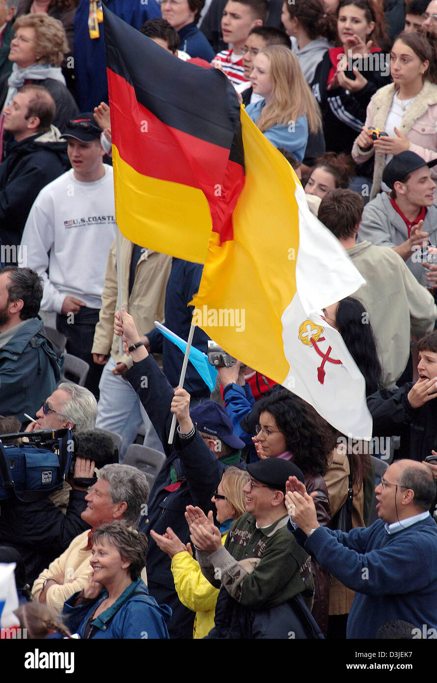 (dpa) - German pilgrims cheer and wave their hands while swaying the ...