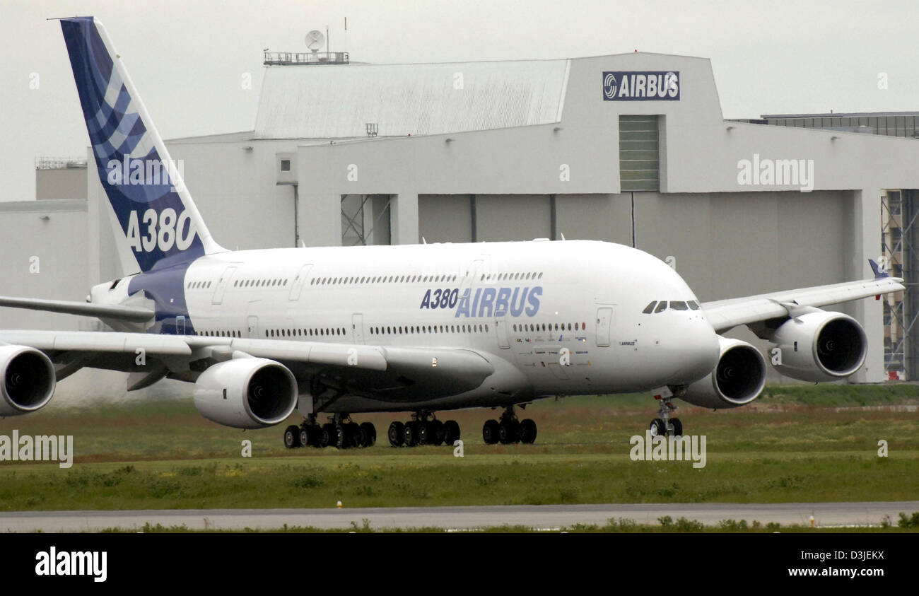 (dpa) - The prototype of the new Airbus A380 rolls slowly across the ...