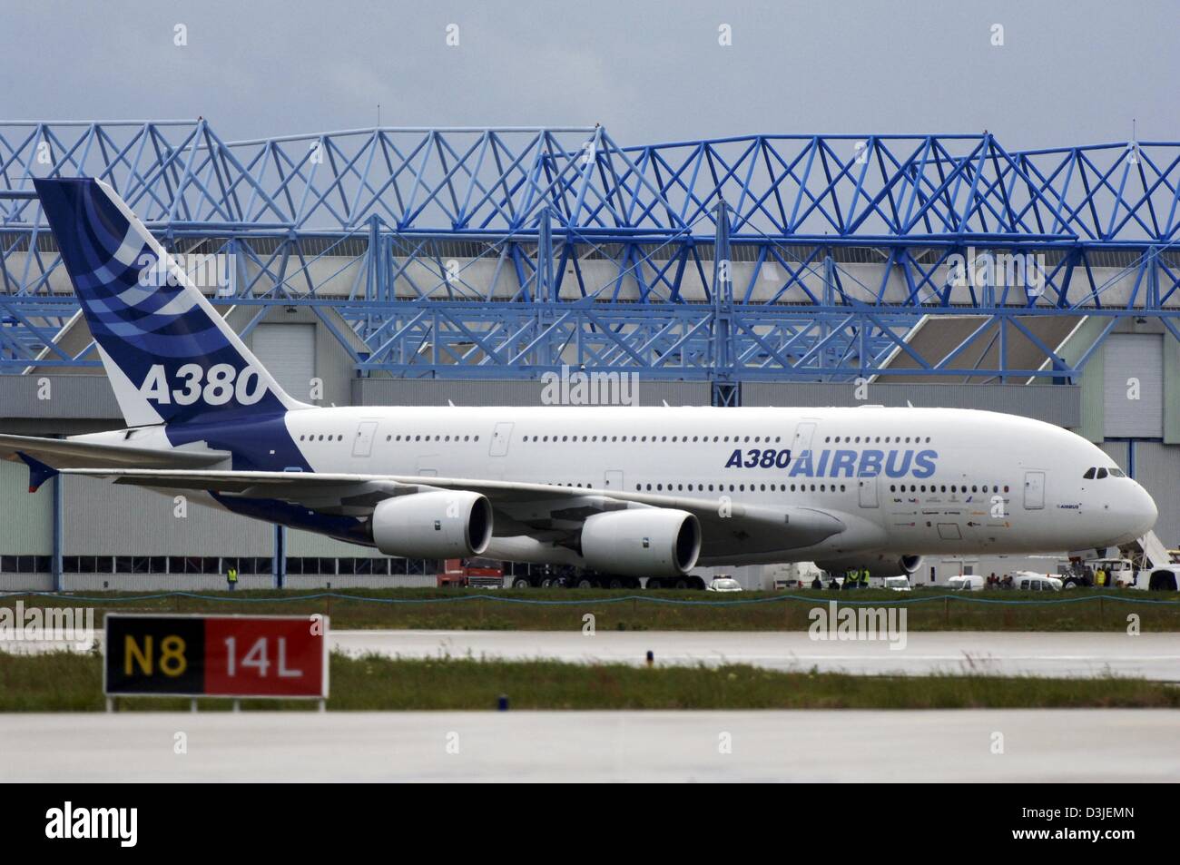 Airbus a380 flight test aircraft High Resolution Stock Photography and ...