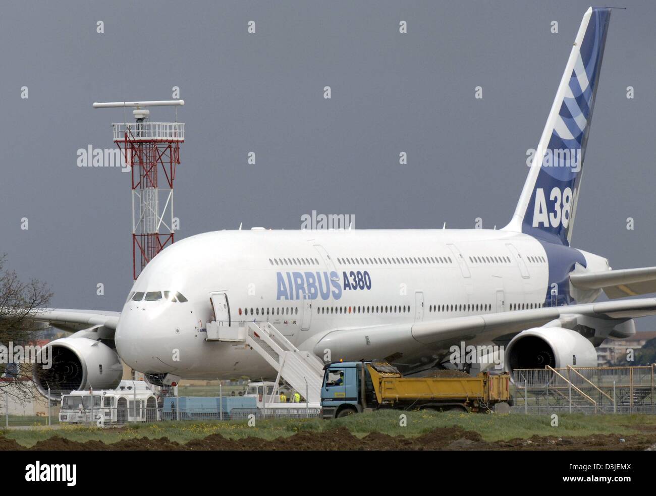 Airbus a380 flight test aircraft hi-res stock photography and images ...