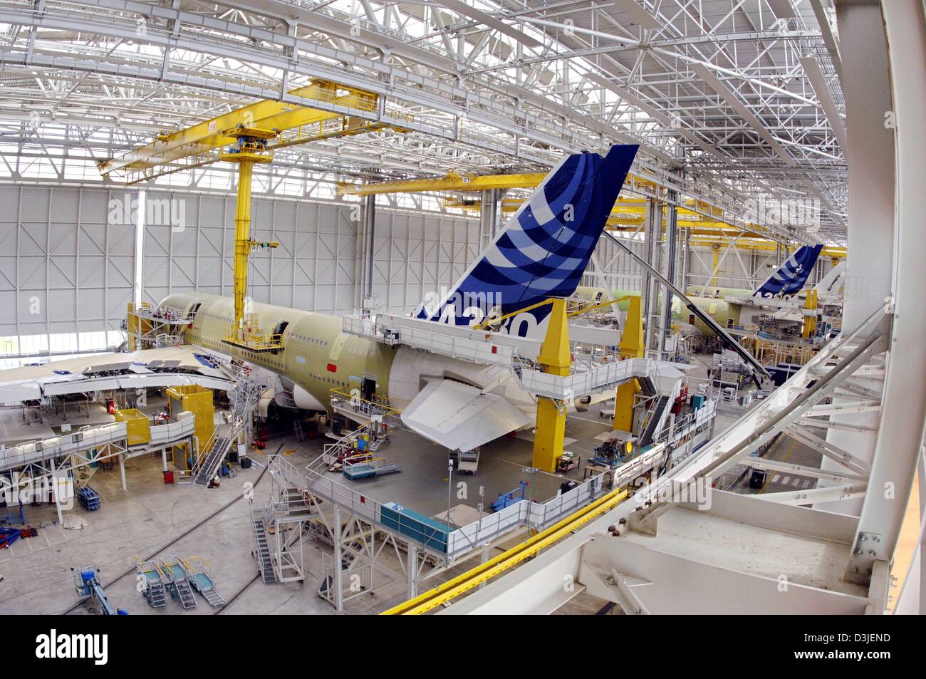(dpa) - Employees assemble the new Airbus A380 at the Airbus assembly ...