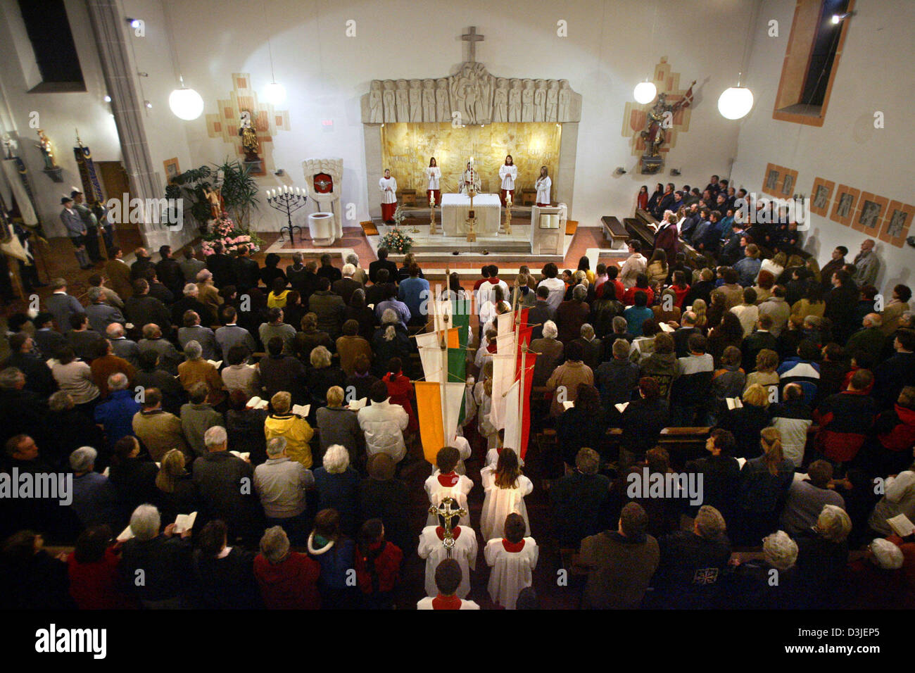 (dpa) - Church goers congregate at the church of St Oswald, the birth ...