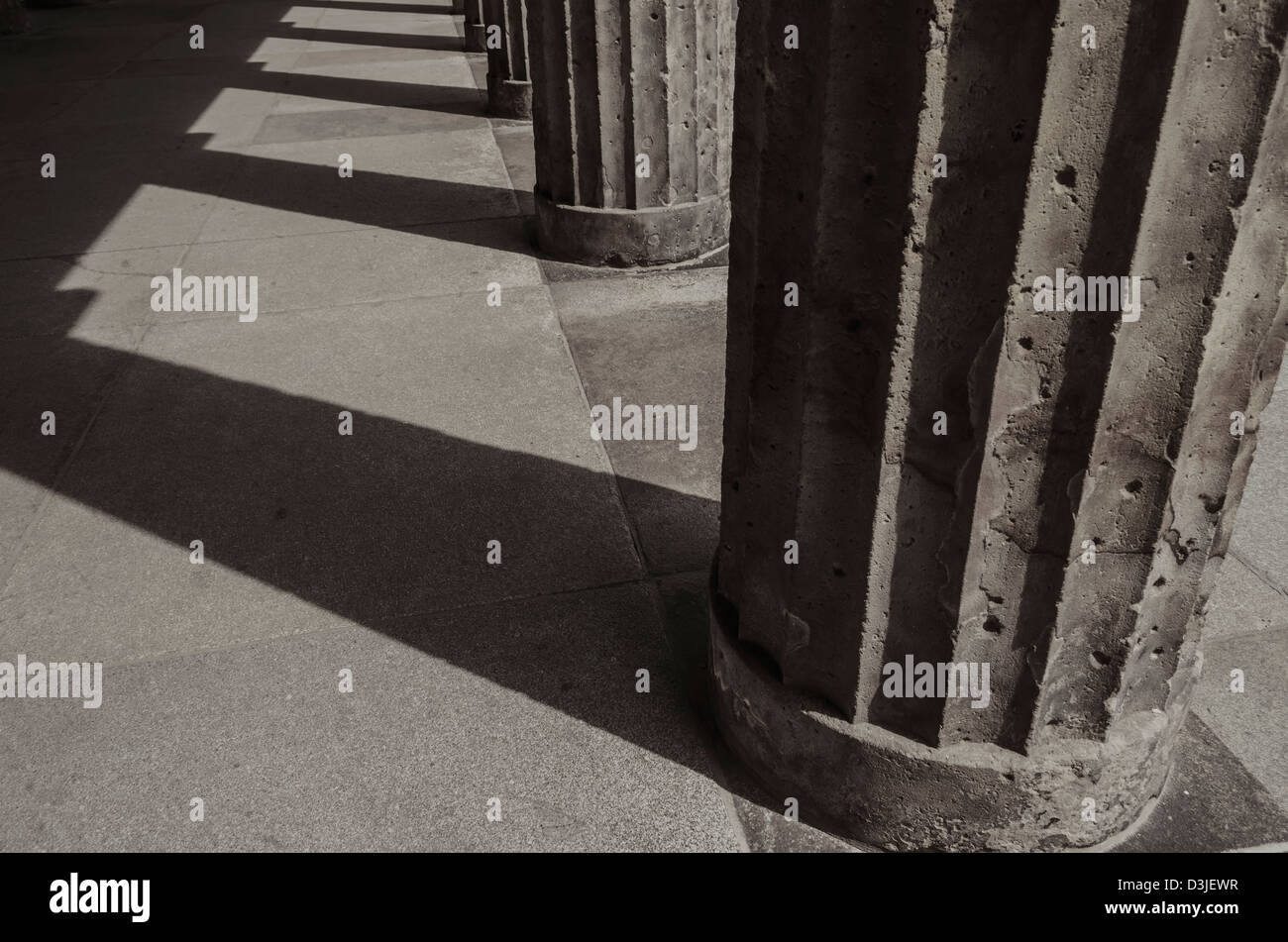 Classic pillars hi-res stock photography and images - Alamy