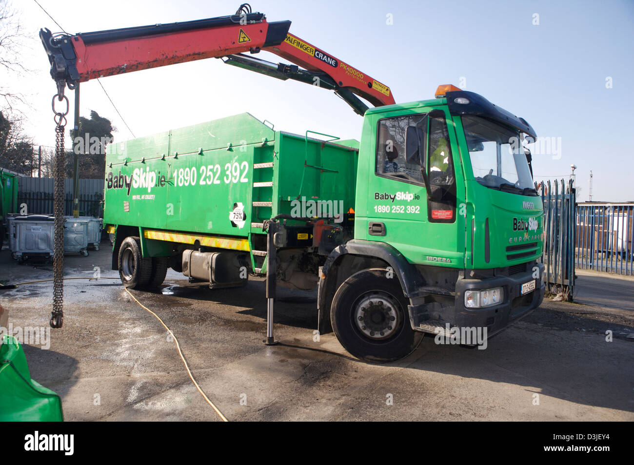 Industrial skip and lorry hi-res stock photography and images - Alamy
