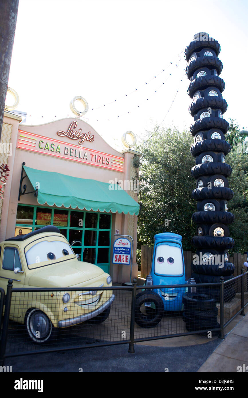 Walt disney cartoon characters hi-res stock photography and images - Alamy