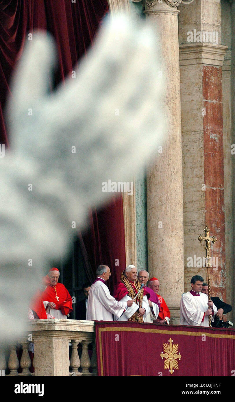 (dpa) - Newly elected Pope Benedict XVI stands on the balcony of St ...