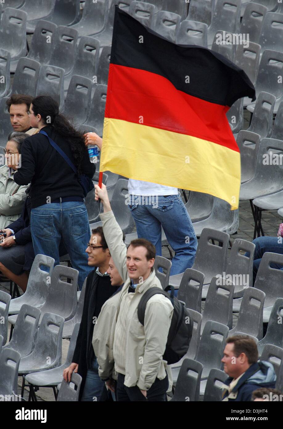 (dpa) - German disciples wave a German flag while waiting at St. Peter ...