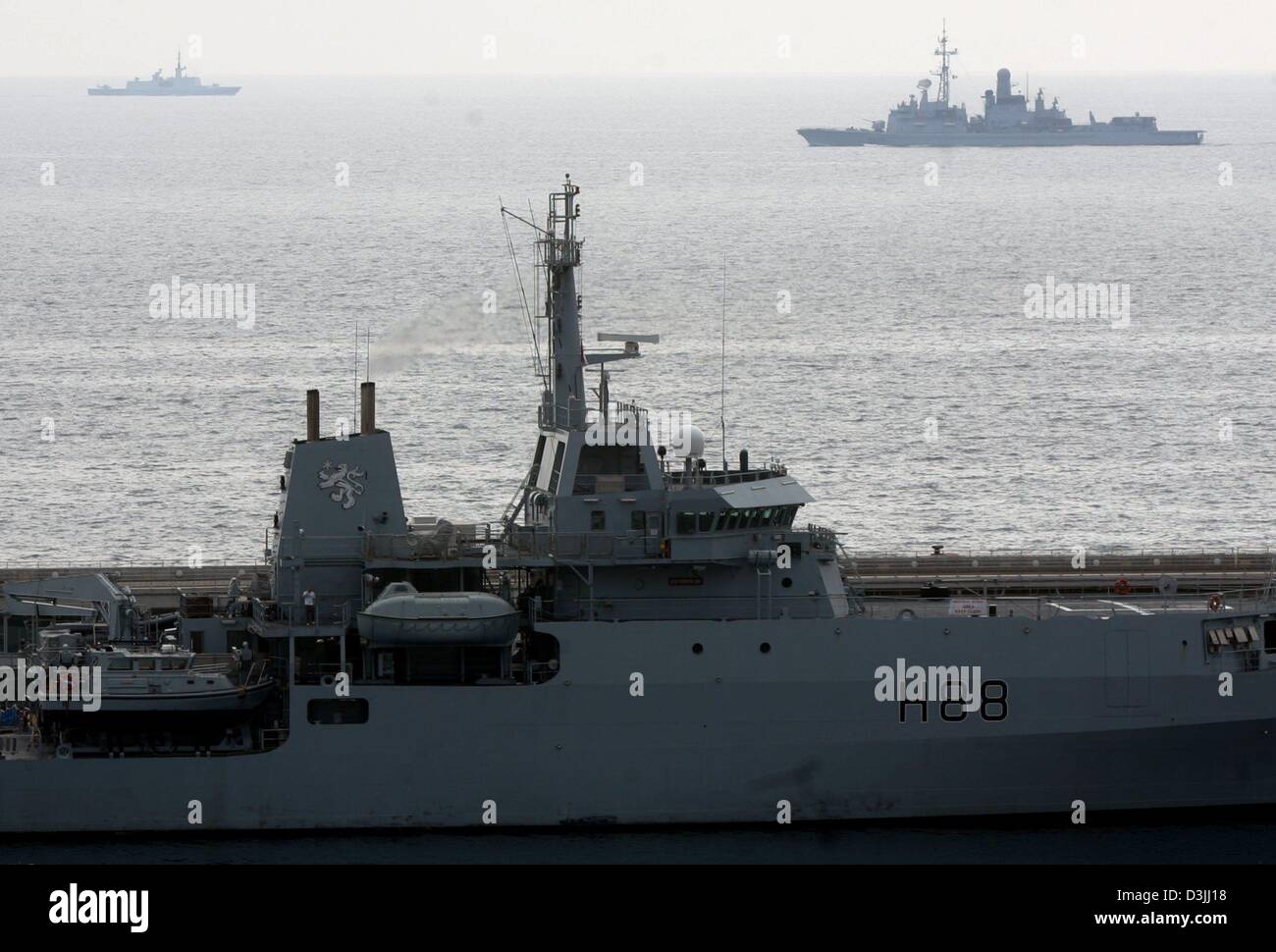 (dpa) - The French navy secures the ocean side of Monaco, Monaco State ...