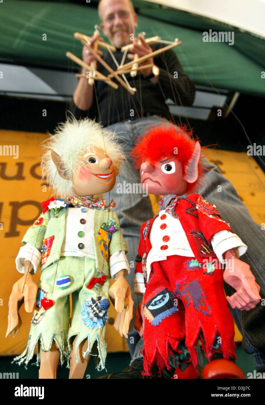 (dpa) - Juergen Marschall, head and puppet maker of the 'Augsburger ...